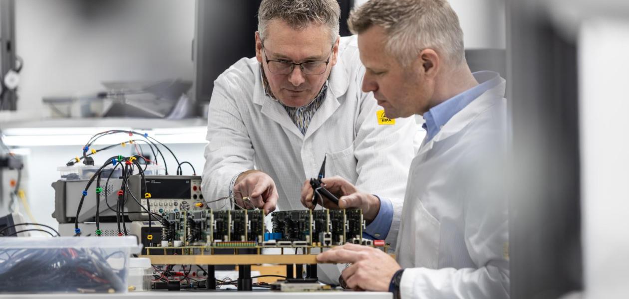 VDL versterkt positie in elektronica door overname Sintecs - VDL Mast ...